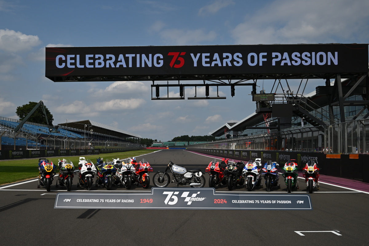 История MotoGP за 75 лет - в ливреях на Silverstone Circuit ...