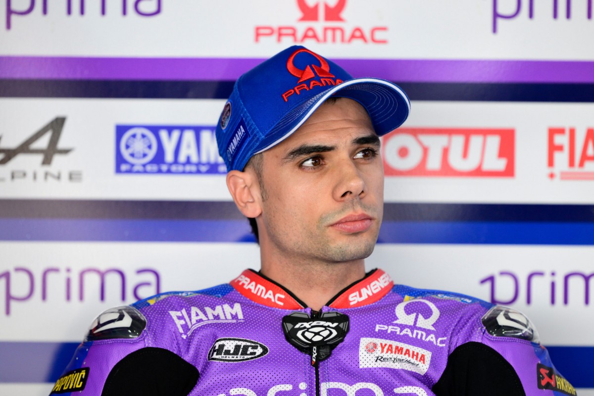Португальский пилот MotoGP Мигель Оливера подтвердил шанс перехода в ...
