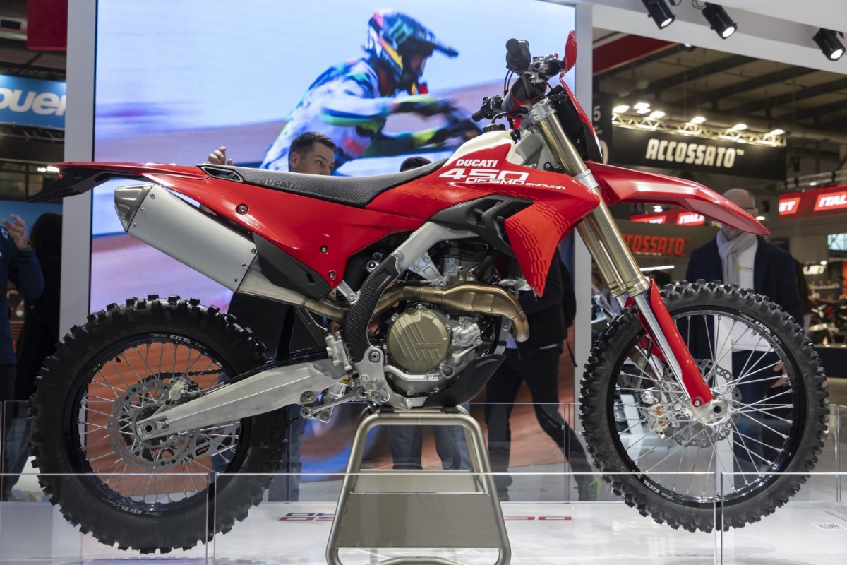 Следующий шаг сделан в эндуро: на EICMA 2025 представлен Ducati ...